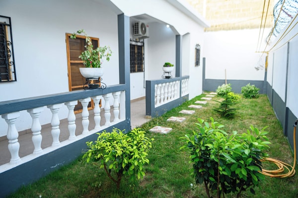 Elegant House Near The Beach In Lomé, Agbavi A/c & Wi-fi Included - Lomé