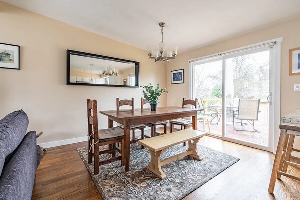 Spacious 6br W/game Room  Ideal For Groups - Renton, WA