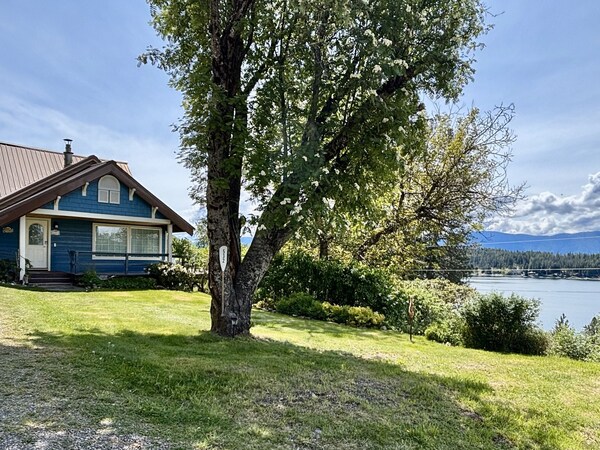 New! Charming Blue Haven Cottage With Amazing Lake Pend Oreille Views! - アイダホ州