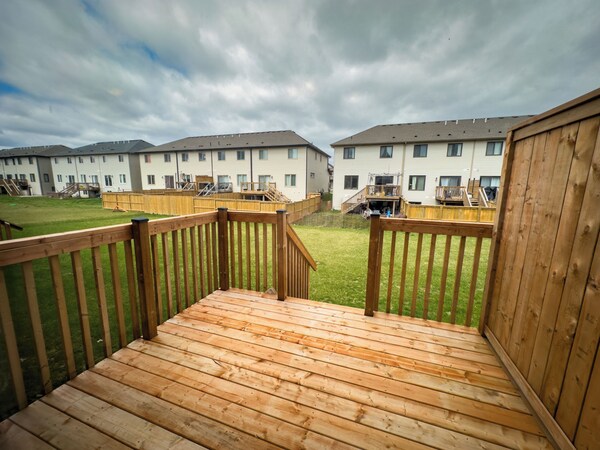 Elegant & Spacious Brand New Townhome Never Lived - Welland