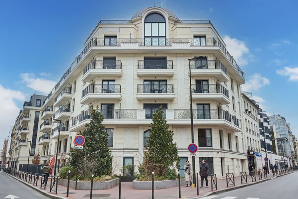 T2 Moderne | Accès Paris + Gare à 5 Min - L'Arc de Triomphe de l'Etoile