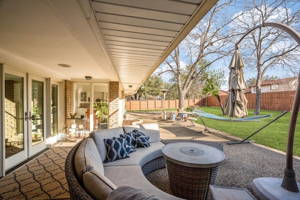 Large 3-bed, 1 Story Ranch-style Home With 1/2 Acre Yard In Heart Of N Dallas - Dallas, TX