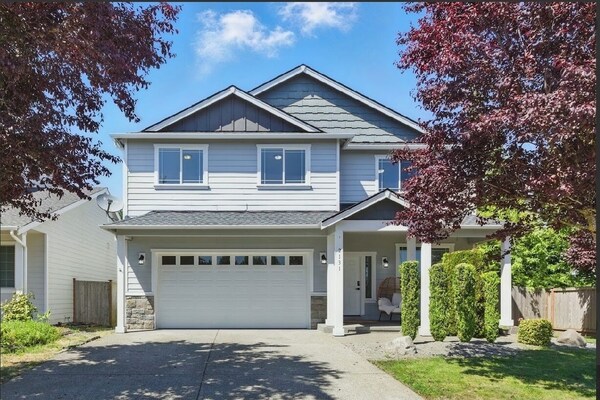 Perfect 6 Br House- In Spanaway - Puyallup, WA