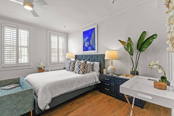 Just Listed Renovatedstudio/poolstepstobeachdining - Palm Beach, FL