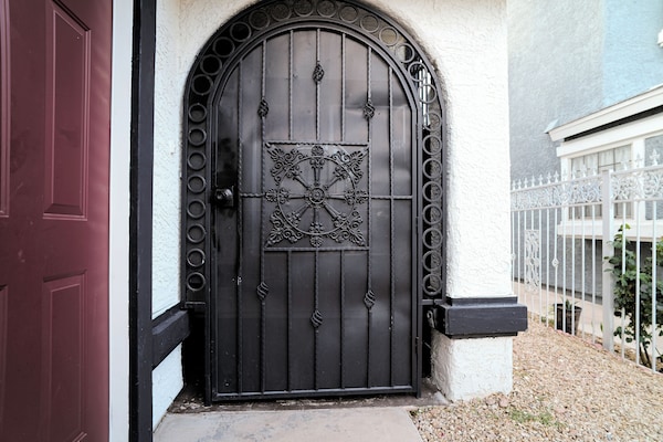 Vegas Vibes Hideaway, A Charming 1-bedroom House - Las Vegas