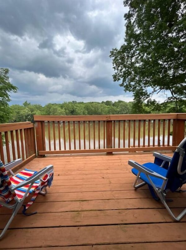 Rivers Edge Retreat With Spectacular Water Views, Full Kitchen, Games,  Fishing - Front Royal, VA