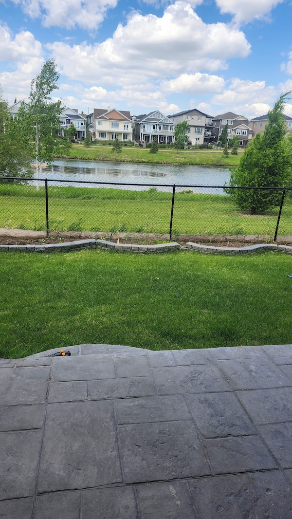Charming 2-bedroom Pond Backing Walk Out Suite With View Of The Lake In Beaumont - Beaumont
