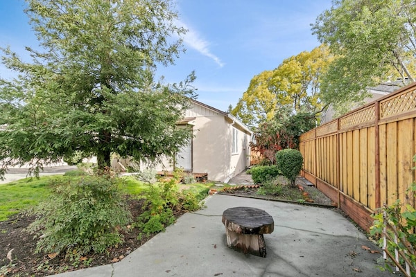 222 - New, Stylish Quiet 2b1b W/ Yard Near Stanford - Belmont, CA