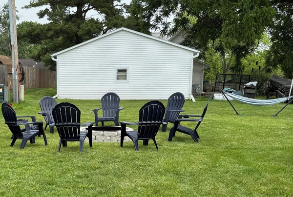 Charming Baraboo Stay! 4 Min Walk To Circus World! Near Devils Lake & Wis Dells! - Lake Wisconsin