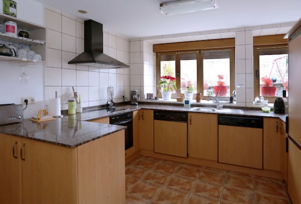 Rodeada De Naturaleza Con 3 Habitaciones, 3 Baños, Cocina-comedor Y Jardin & Bbq - Navarra