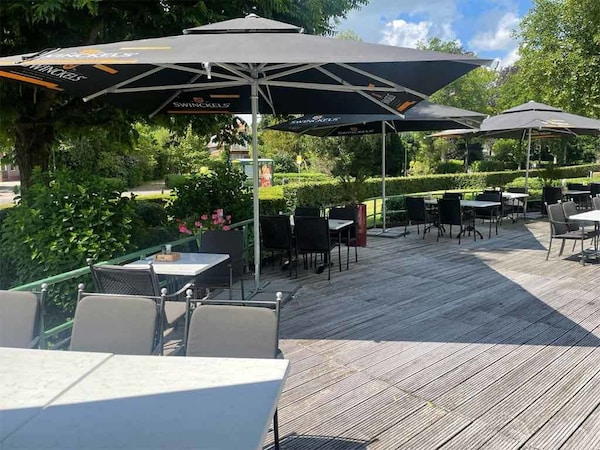 A Perfect Escape With Easy Access To Culture, Nature, And Dining! Pool - Groningen