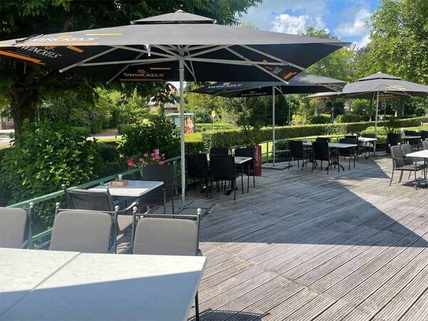Nature Walks And Museum Tours Are Just Minutes From Your Stay! Outdoor Pool - Groningen