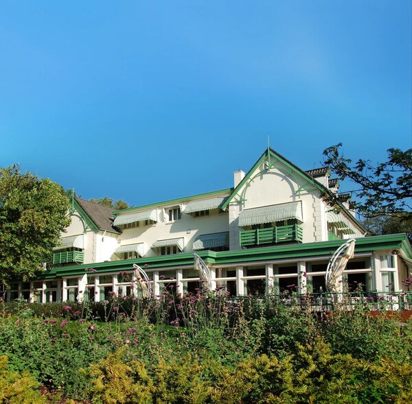 Nature Walks And Museum Tours Are Just Minutes From Your Stay! Outdoor Pool - Groningen