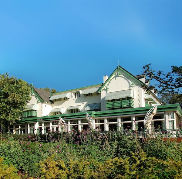 Nature Walks And Museum Tours Are Just Minutes From Your Stay! Outdoor Pool - Groningen