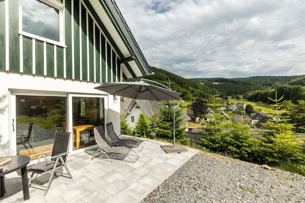 Ferienhaus 'Traumblick' Mit Bergblick, Privater Terrasse Und Wi-fi - Kirchhundem