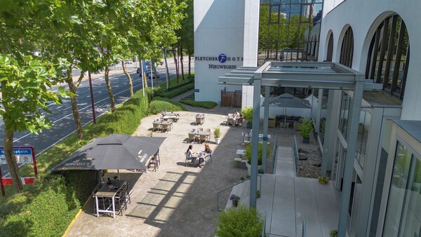 Relax With Indoor Heated Pool  Free Parking, Minutes To Dom Tower & Museums - 