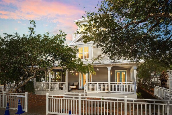 Seaside - 75 Ft From The Beach, 3 Br + Bikes - Seaside