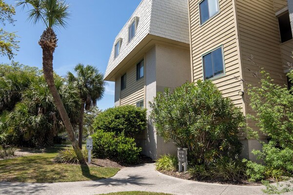 158 Beach Club Villa.  End Unit!  Bottom Floor!  Amenity Cards Included! - Fripp Island, SC