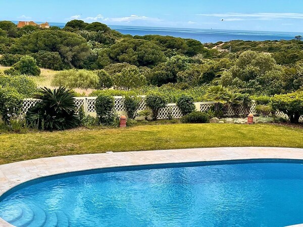 Villa Algarve-bord De Mer-8mn Pied Plage Tennis Au Jardin-piscine Chauffée -A/c - Guia