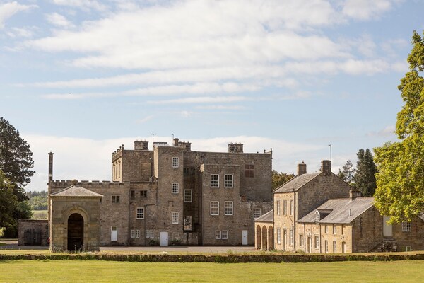 Grooms Cottage - An Elegant Dog Friendly Escape For Two In The Grounds Of Netherwitton Hall, A Histo - Morpeth
