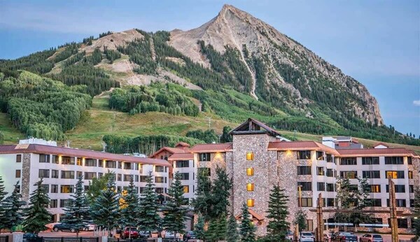 1 Bedroom Condo, Perfect Location #303 With Pool And Hot Tub - Crested Butte, CO