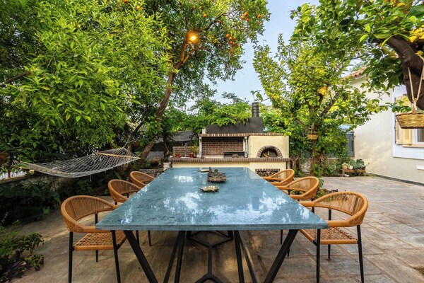 The Secret Garden - Courtyard & Private Pool Villa - Каламата