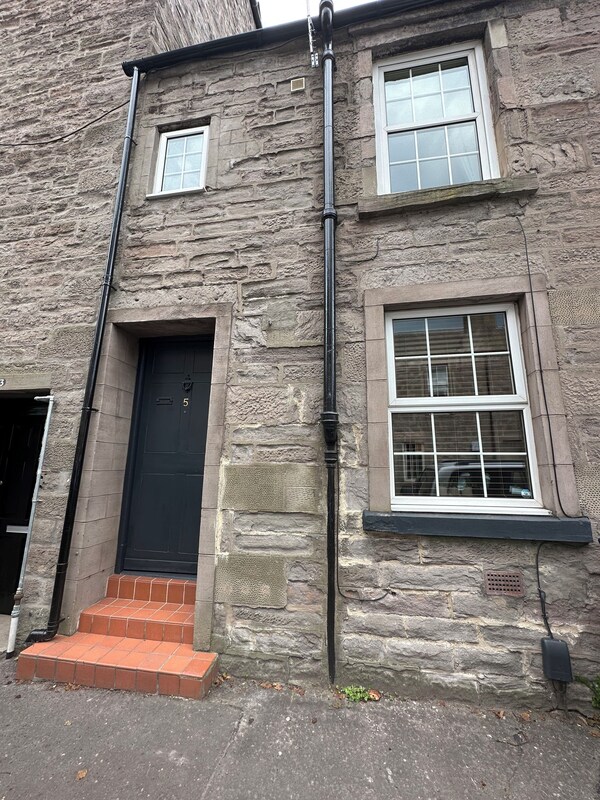 Cozy 2 Bed Townhouse In The Heart Of Historic Perth.  Full Of Charm - Perth