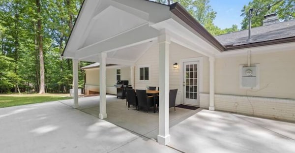 Forest Retreat: Cozy Getaway - Wake Forest, NC