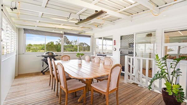 Pacific Waves - Pet Friendly Original Beach House - Tweed Heads