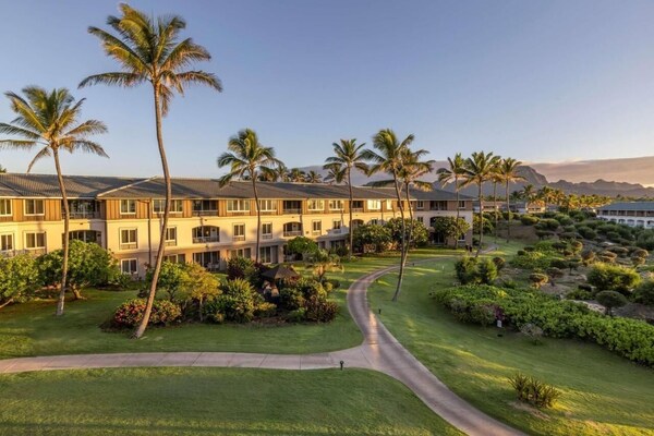 Relaxed Suite Near Shipwreck Beach + Parking & Pool Access + Kitchen - Kauai, HI