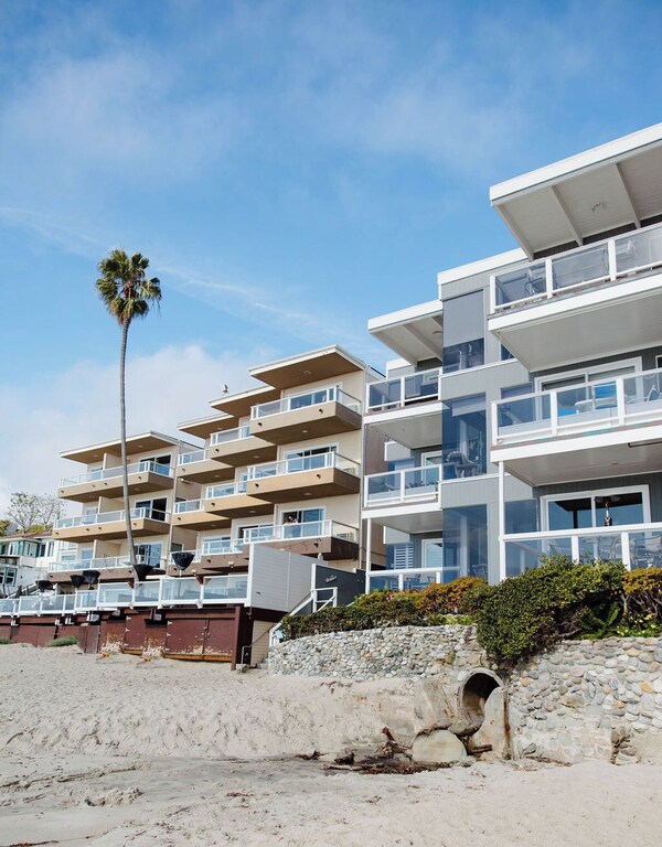 Relax In A Beachfront Room With Outdoor Pools, And Nearby Art Galleries - Lake Forest, CA