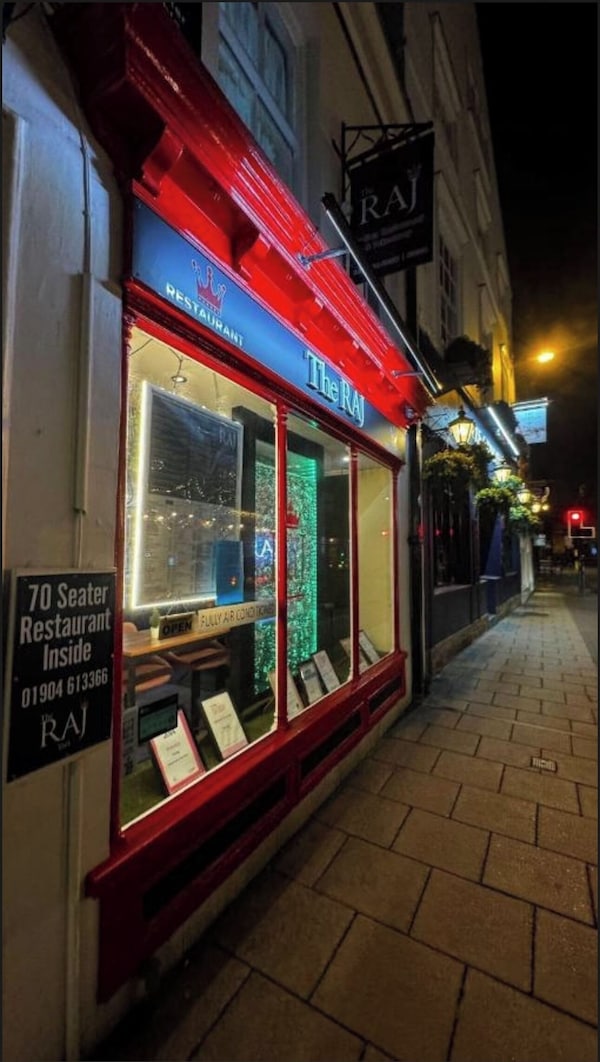 Beautiful York City Centre Duplex Apartment With Free Parking - York Art Gallery