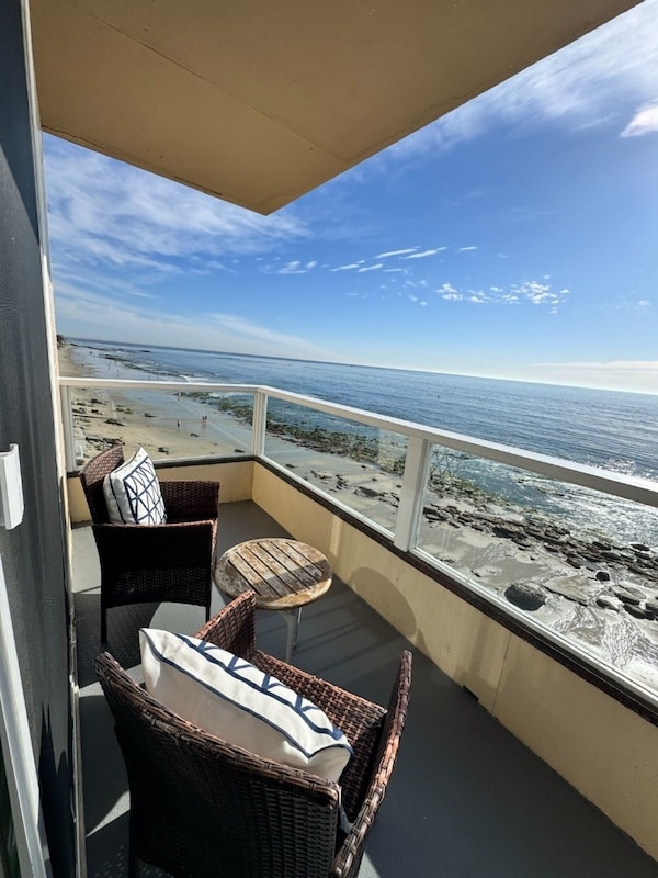 Stay Where Waves Meet Art: Beach Access, Pools & Near Main Beach Park - Dana Point, CA