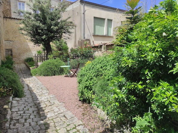 Appartement De 53 M2 Lumineux Au Calme, Bien Situé (Port/marché/corderie Royale) - Fouras