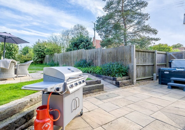 Hare Cottage - Two Bedroom House, Sleeps 4 - 