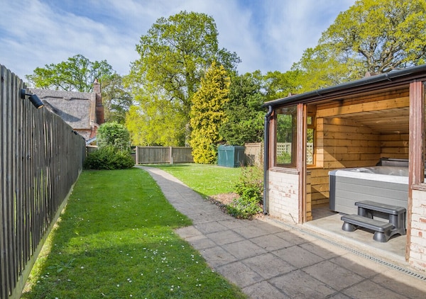 Fox Cottage - Two Bedroom House, Sleeps 4 - 