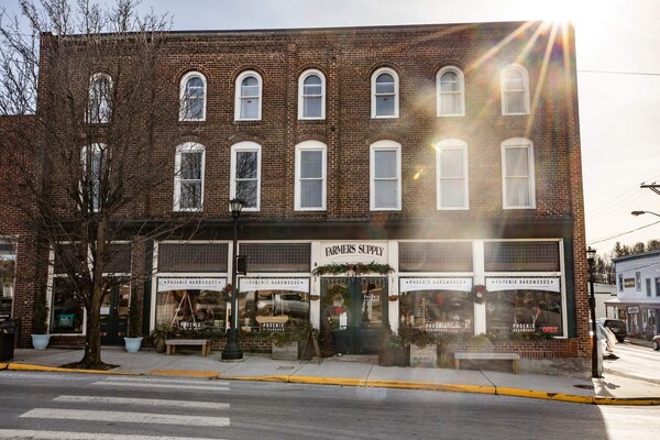 Historic Farmer's Supply Downtown 2bd/1.5bth #203 - Floyd, VA
