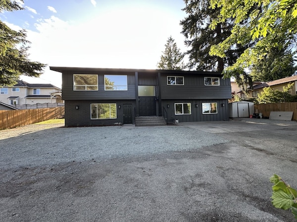 Spacious 4-bedroom Upper Unit Flat, Seatac No Fly Zone, With Wifi, Ac - Kent, WA