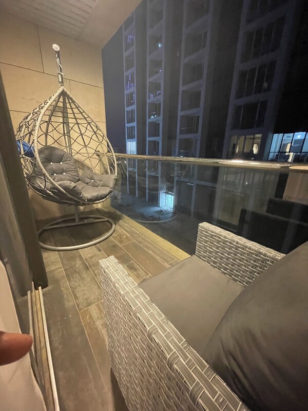 Live In The Heart Of Amman With This Luxury One-bedroom Suite Featuring Two Balc - Amman