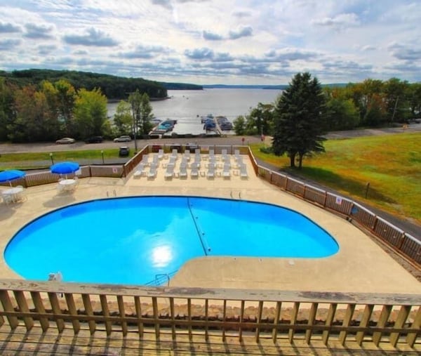 2-bedroom Condo Near Lake Wallenpaupack - Fairview Lake, PA