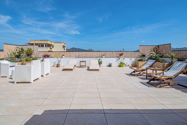 Apartment 'Terrace Rooms Olbia Center 2' With Mountain View, Wi-fi And Air Conditioning - Olbia
