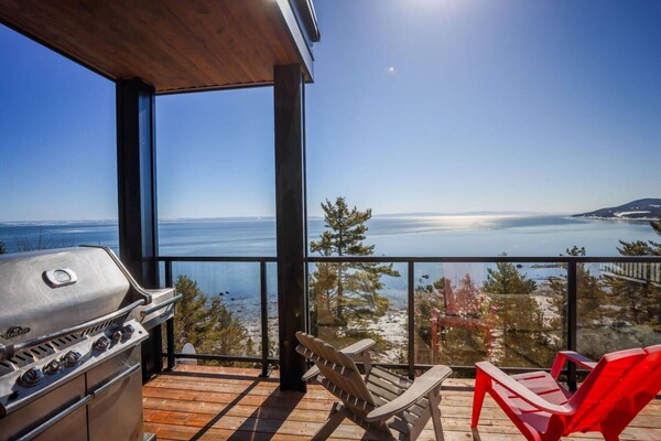 Hôtel à La Maison - Villa St-laurent, Spa, Billard Et Foyer - La Malbaie
