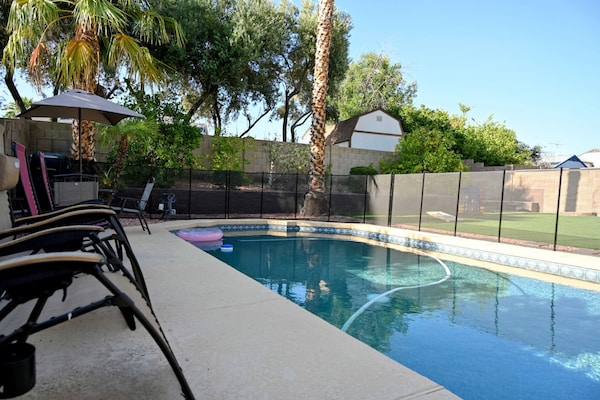 The Palms On Kristal In Glendale Spacious Getaway With Pool, Spa & Game Room - Phoenix, AZ
