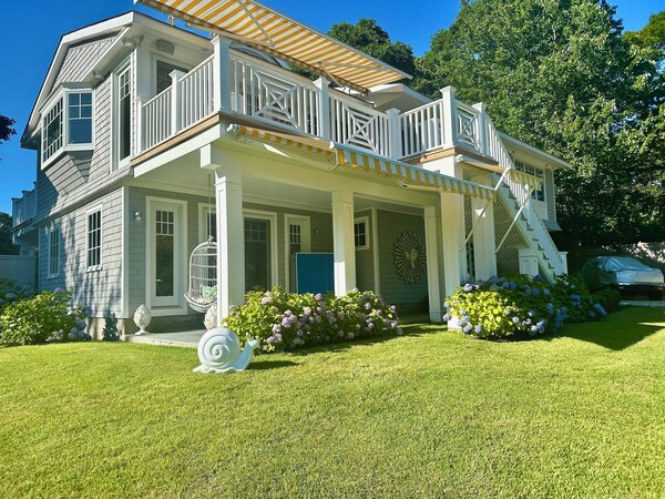 Seaside Serenity: Newly Renovated Ocean Breeze Home - Minutes' Walk To The Beach - Sag Harbor, NY
