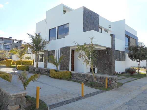 Lakefront Home Only 40 Min From Guadalajara - Jocotepec