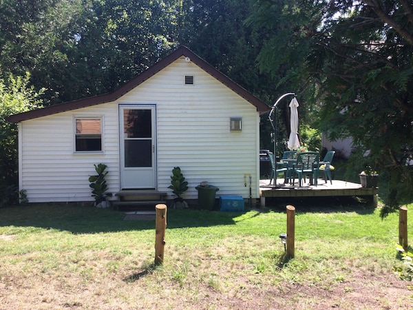 Cottage Retreat 75 Steps From The Shores Of Spectacular Lake Huron, Sauble Beach - Sauble Beach
