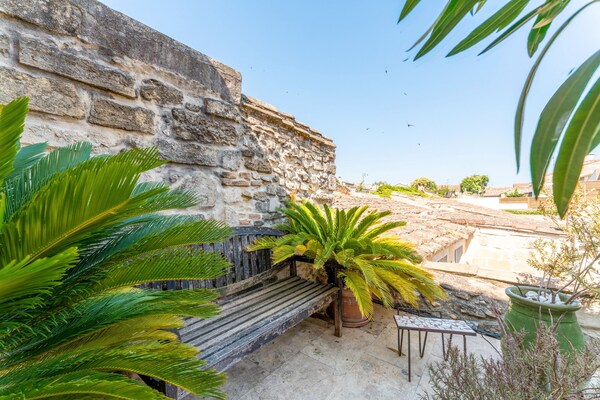 La Maison  Authentic Charm In The Heart Of Aigues-mortes, With Private Terraces - Aigues-Mortes