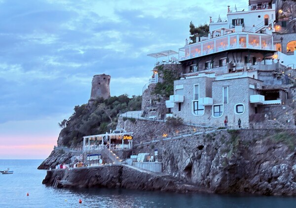 Romantic Penthouse On Beach And Sea, Open Space Kitchen Bathroom Terrace With View - Positano