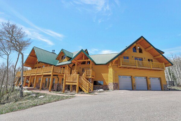 7br Mountain Retreat ~ Hot Tub ~ Epic Mtn Views ~ Game Room ~ Wood Fireplaces - Fairplay, CO
