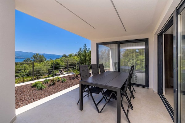 Apartment Seaside I With Jacuzzi And Sea View - Vrbnik
